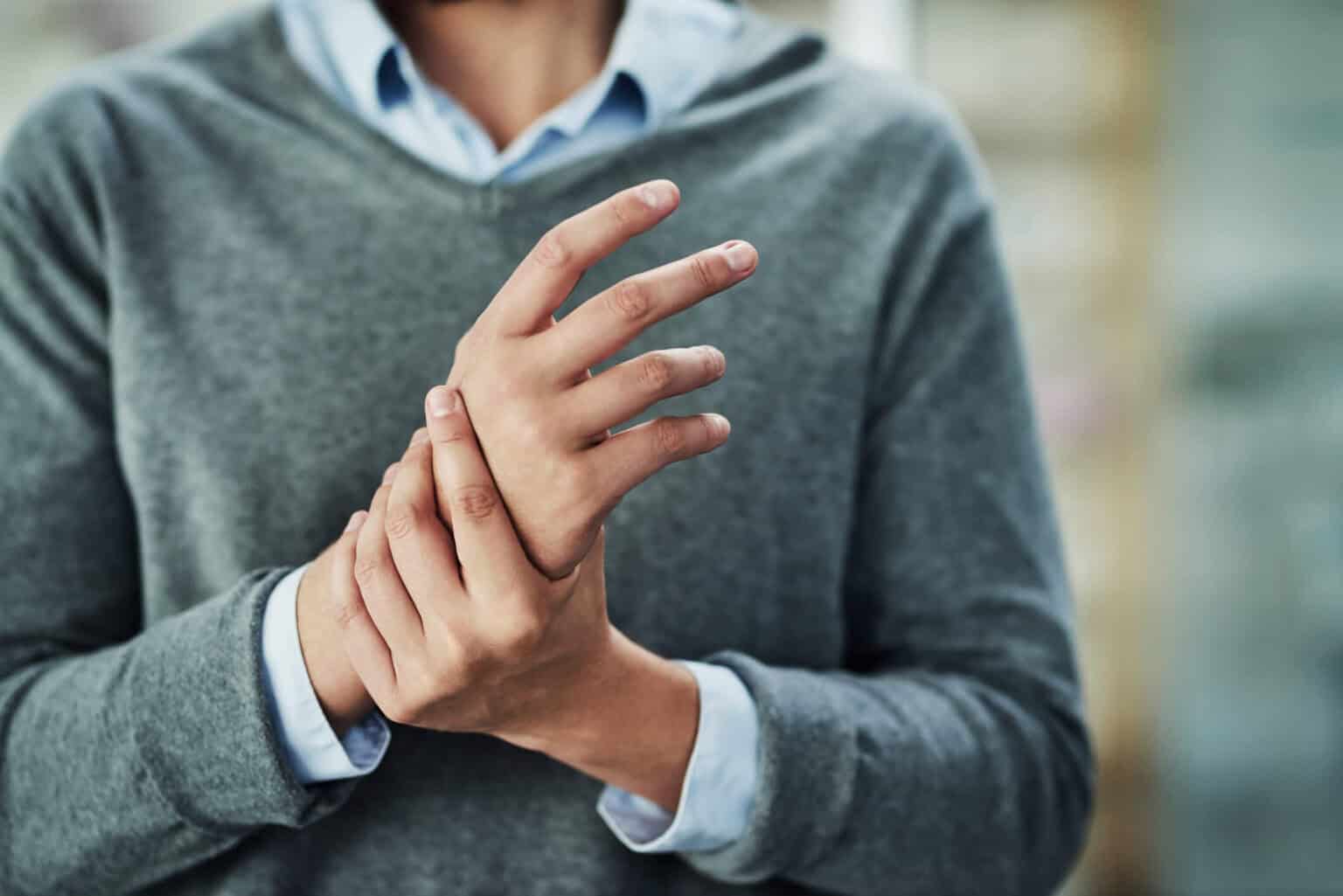 Arthrose aux mains et des doigts : symptômes et traitements