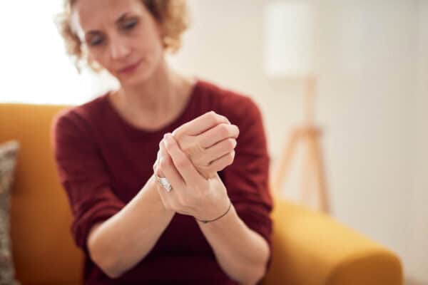 Arthrose des doigts : symptômes, traitement pour articulations