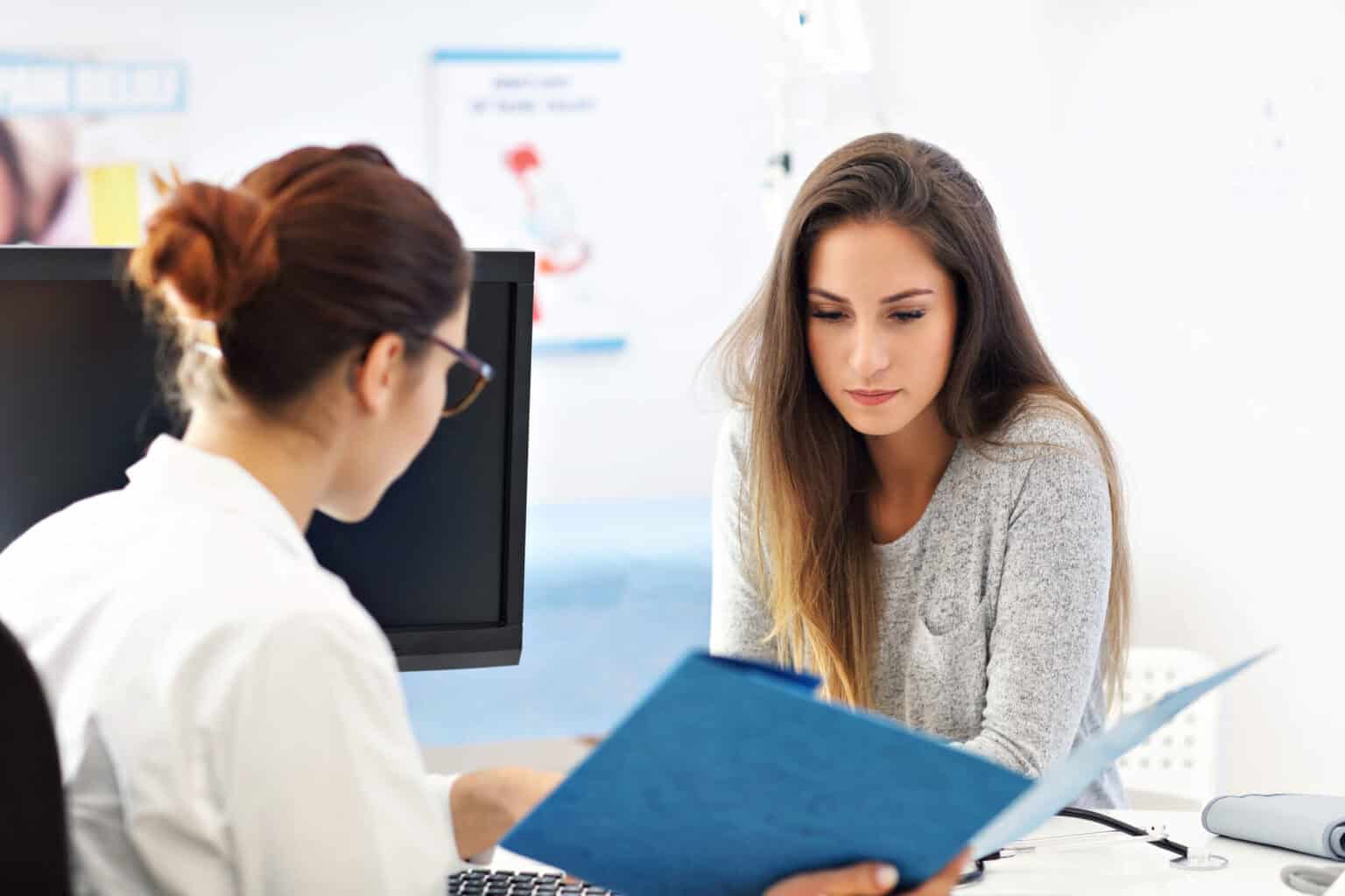 Ménopause précoce : symptômes, causes et traitement