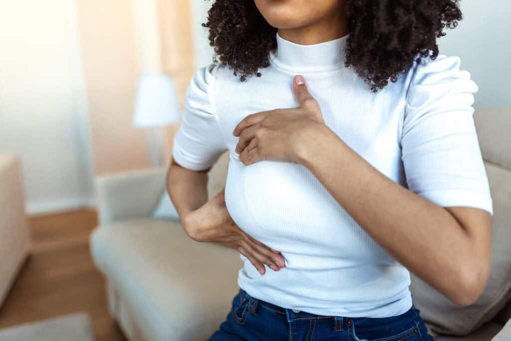 Douleur sein : causes, symptômes et traitements